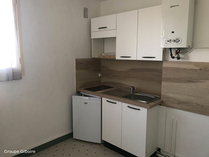 Quartiers Ouest, Bourg l'Evesque : Appartement 1 pièce à louer