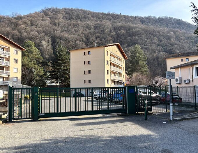 Appartement à louer - Domène - 4 pièces - 2 chambres