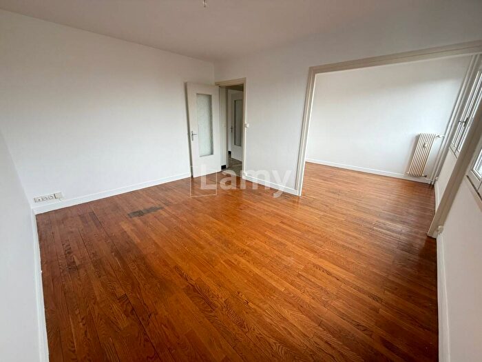 Appartement à louer - centre Ville-La Chartonnière-La Barre, Villefranche-sur-Saône - 4 pièces