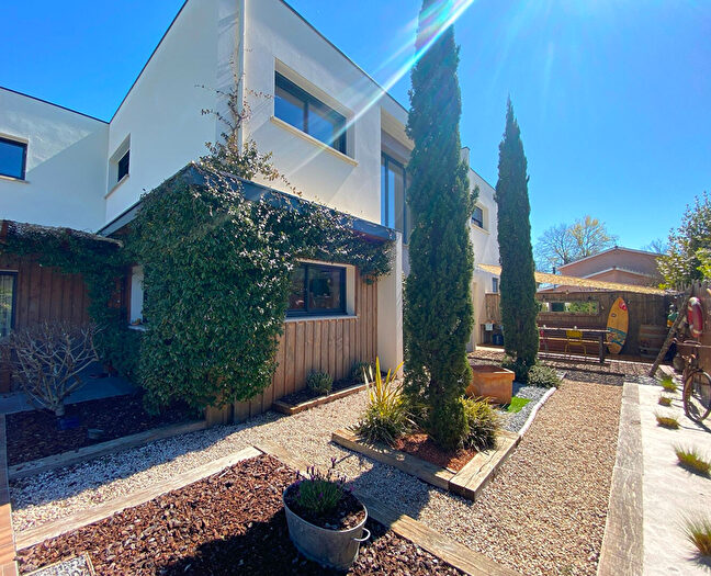 Maison à vendre - Saint-Médard-en-Jalles, Corbiac, Gajac, Magudas - 8 pièces - 4 chambres