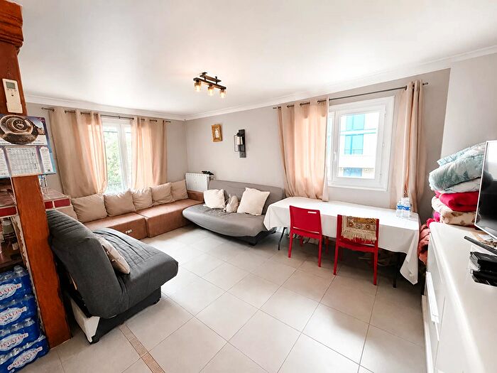 Cagnes-sur-Mer, La Gare, Les Plans, Hippodrome : Appartement 3 pièces à vendre