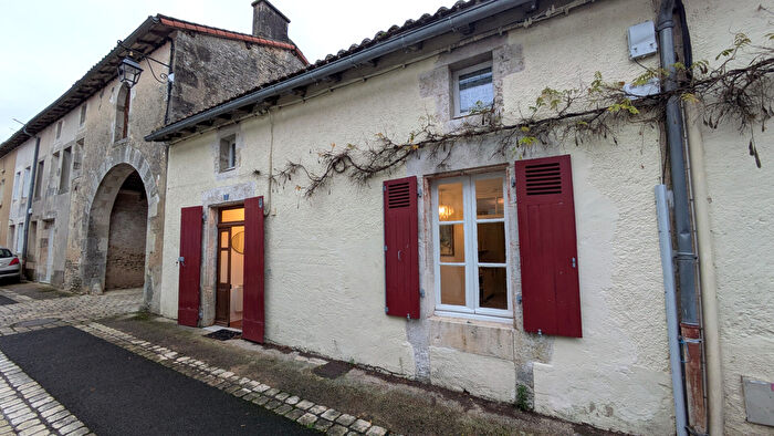 Maison à vendre - Usson-du-Poitou - 4 pièces - 3 chambres