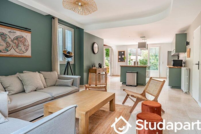 Appartement à louer - Viaduc Ouest, Orsay - 1 pièce - 2 chambres