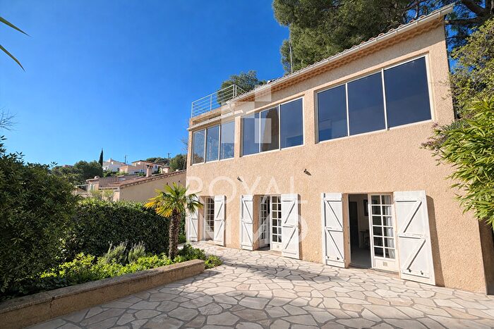 Maison à vendre - Saint-Mandrier-sur-Mer - 6 pièces - 4 chambres