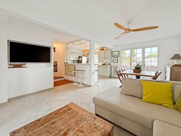 Maison à vendre - Cagnes-sur-Mer, Les Colettes - 5 pièces - 4 chambres