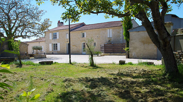 Maison à vendre - Chaillé-les-Marais - 8 pièces - 7 chambres