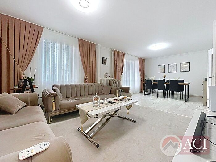 Villetaneuse, Centre-ville, Stade, Hameau du Parc : Appartement 4 pièces à vendre