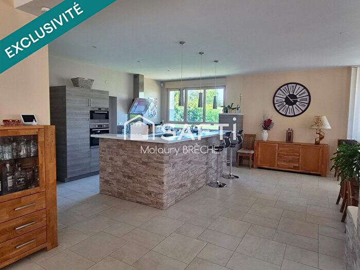 Maison 8 pièces à Foucaucourt-sur-Thabas, à vendre