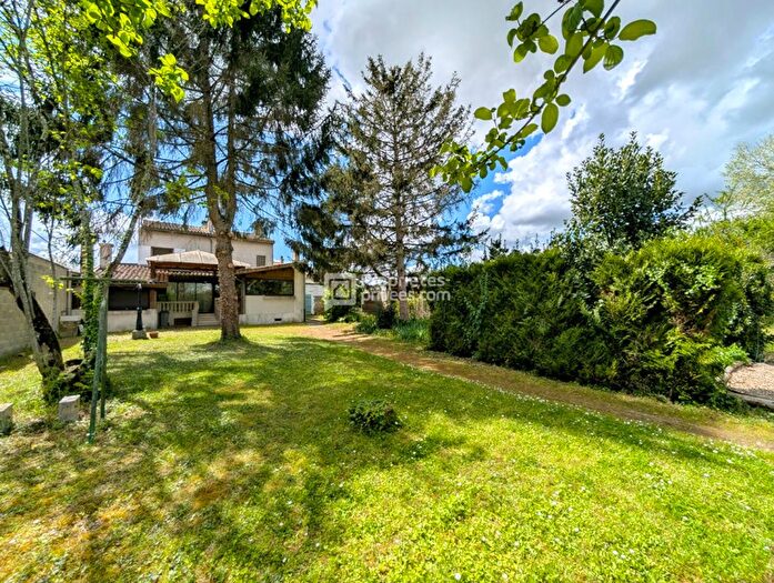 Maison à vendre - Saint-Laurent-de-Cognac - 4 pièces - 3 chambres