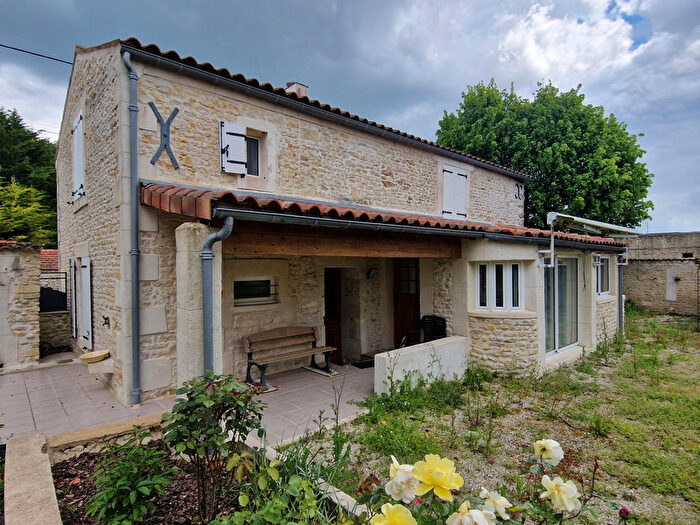 Maison 5 pièces à Saint-Crépin, à vendre