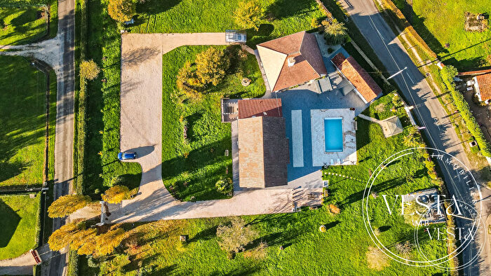 Maison à vendre - Saint-Symphorien-sur-Saône - 15 pièces - 12 chambres