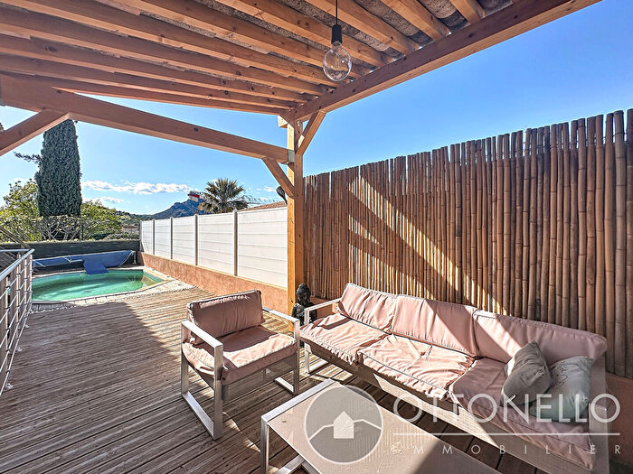 Maison à vendre - Roquebrune-sur-Argens, Village - 5 pièces - 3 chambres