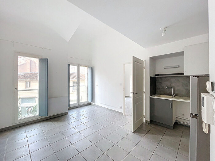 Avignon, Palais des Papes, Zone Piétonne : Appartement 2 pièces à louer