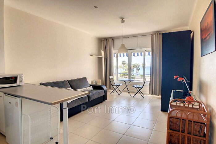 Appartement à louer - Cros de Cagnes-Le Village du Cros, Cagnes-sur-Mer - 1 pièce