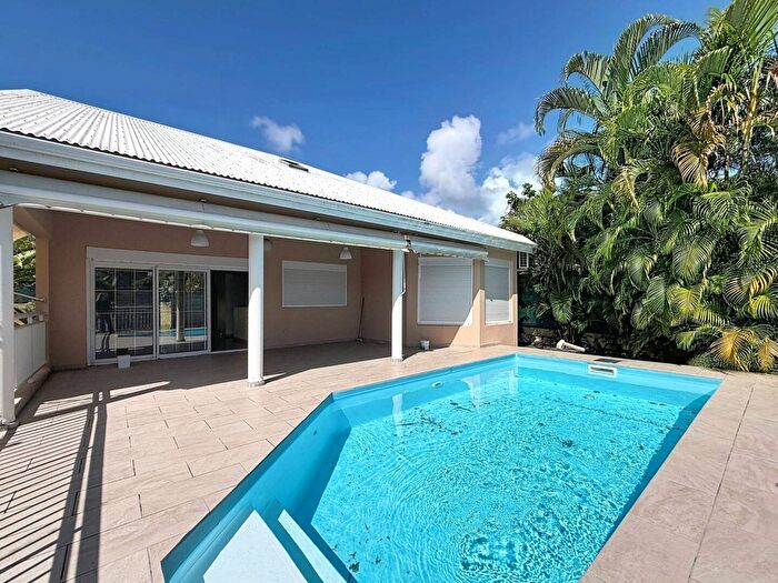 Maison à louer - Le Gosier - 5 pièces - 4 chambres