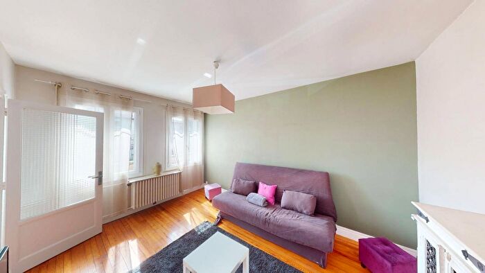 Appartement à louer - Bellevue-Solaure, Saint-Étienne - 2 pièces - 1 chambre