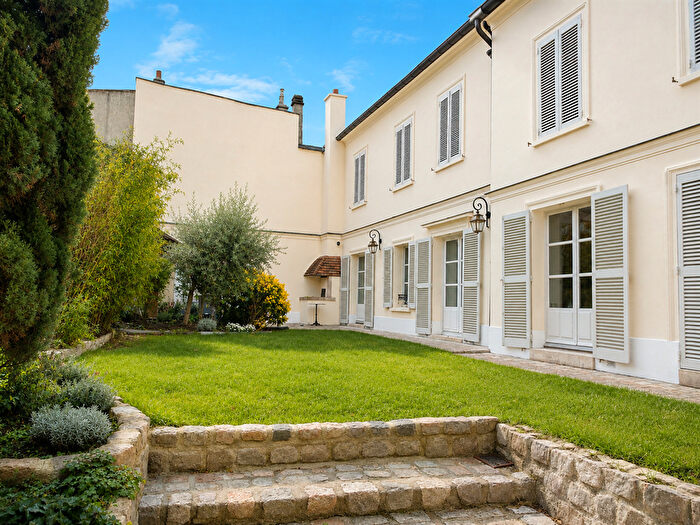 Maison 10 pièces à louer - La Celle-Saint-Cloud