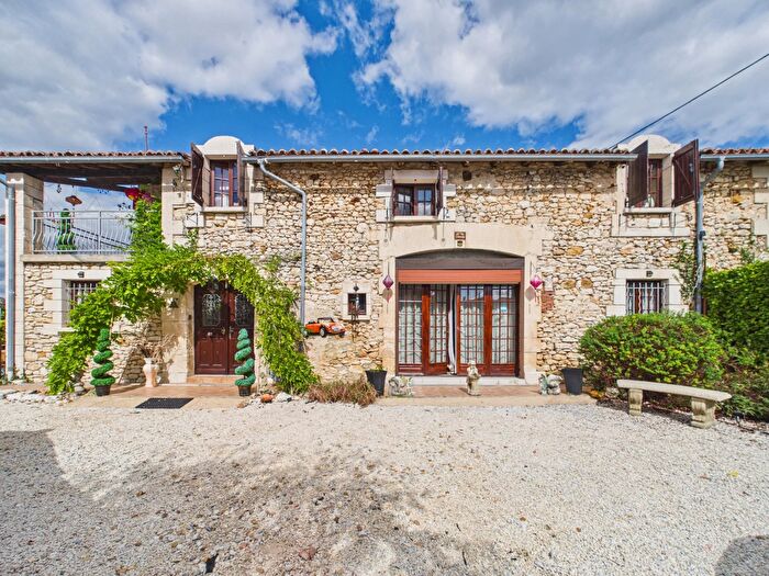 Saint-Julien-de-Bourdeilles : Maison 8 pièces à vendre