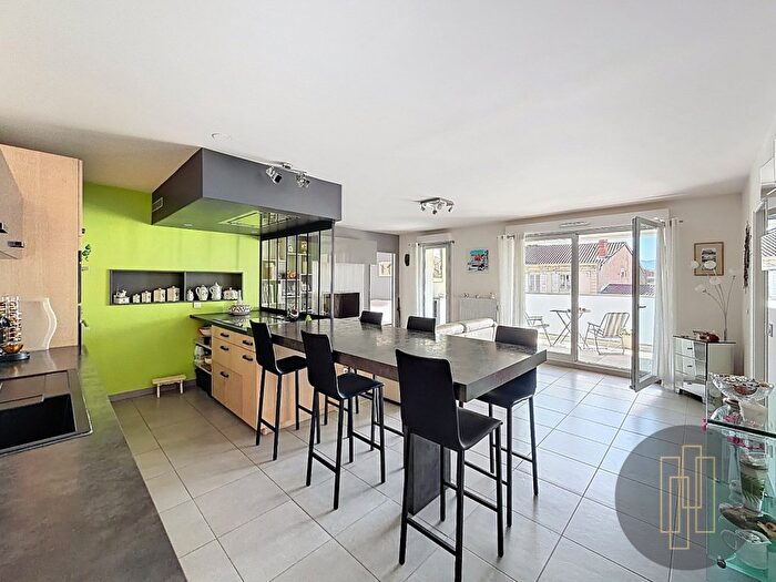 Villefranche-sur-Saône, Centre-ville : Appartement 4 pièces à vendre
