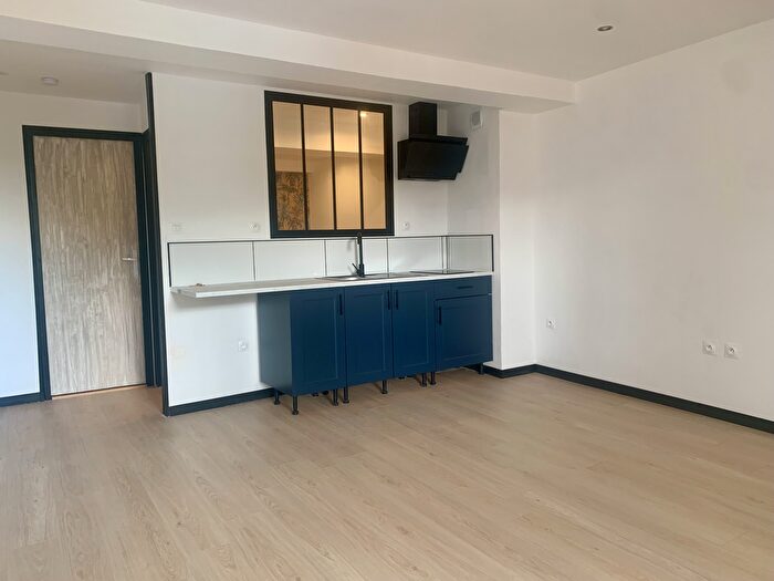 Maisons à vendre et appartements à louer - 1