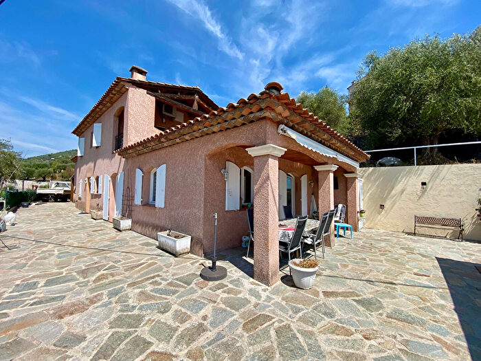 Maison 5 pièces à Saint-André-de-la-Roche, à vendre