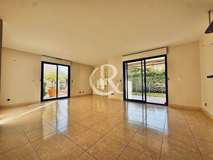 Appartement à vendre - Hyères, Centre-ville - 4 pièces - 3 chambres