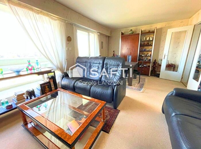 Appartement à vendre - Quartiers Sud-Est, Italie - 4 pièces - 3 chambres