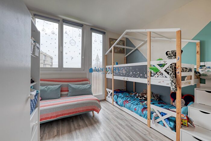 Appartement à vendre - Noisy-le-Grand, Est - 4 pièces - 3 chambres