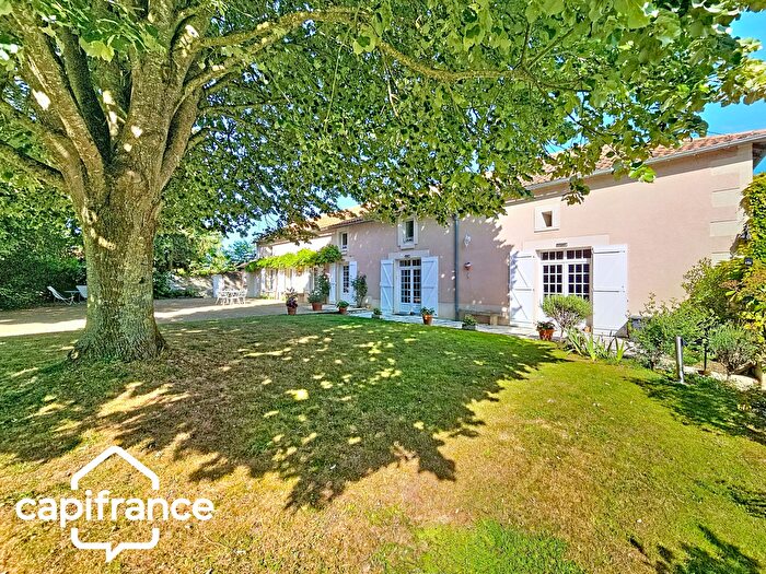 Maison 8 pièces à vendre à Saint-Martin-de-Sanzay