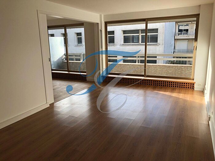 Appartement à louer - Auteuil Nord, Paris ème arrondissement - 3 pièces - 2 chambres