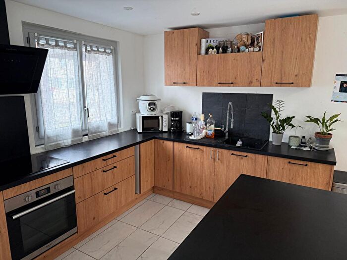 Maison à vendre - Yzeure, Centre-ville - 5 pièces - 4 chambres