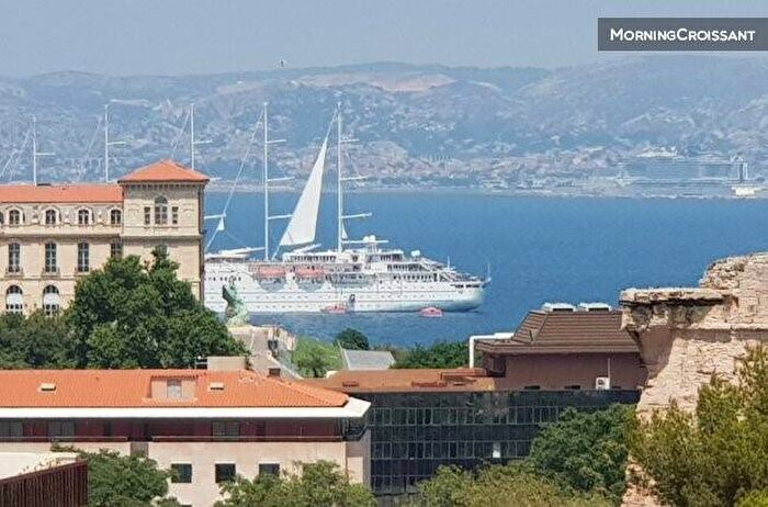 Appartement à louer - Saint Lambert, Marseille ème arrondissement - 1 pièce