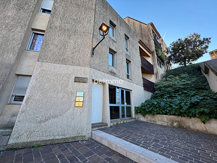 Appartement à vendre - Salon-de-Provence, Centre-ville - 2 pièces - 1 chambre