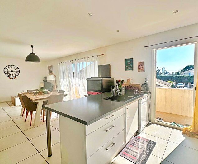 Appartement 3 pièces à Nord Est, Vedène, à louer