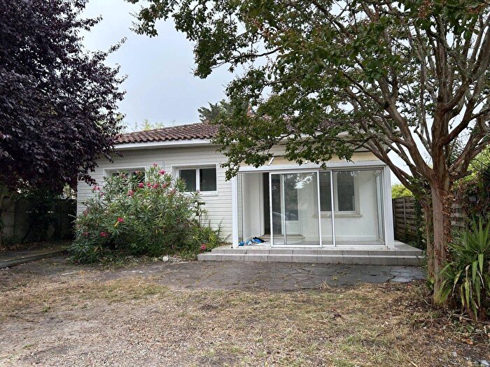 Maison à louer - Peyrehaut-Carbonnieux-Trigan, Villenave-dOrnon - 4 pièces - 3 chambres