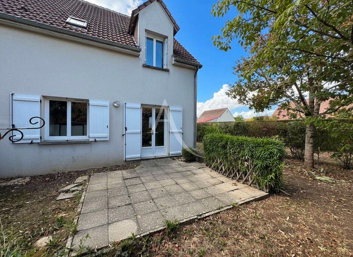 Maison 4 pièces à louer à Villebarou