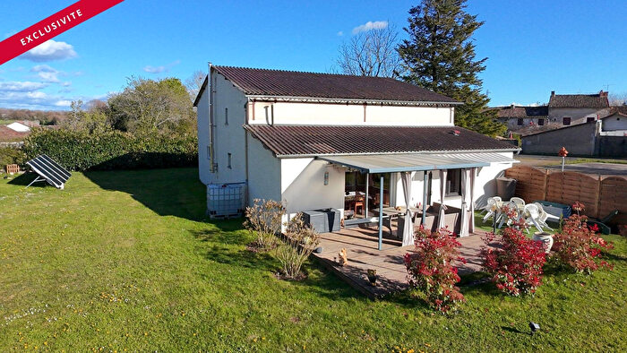 Maison à vendre - Blanzay - 3 pièces - 2 chambres