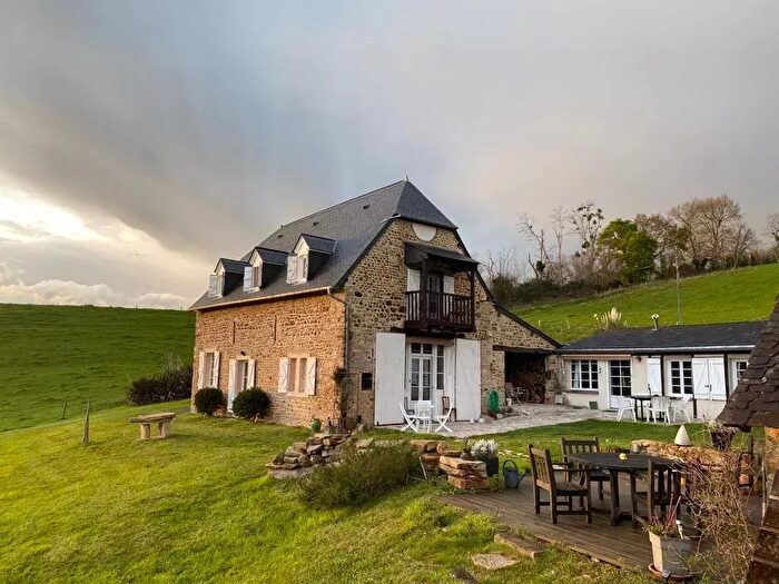 Maison à vendre - Oloron-Sainte-Marie - 7 pièces - 2 chambres