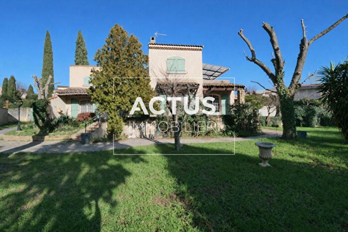 Maison à vendre - Salon-de-Provence, Lurian, Guinemer, Basses Viougues - 6 pièces - 4 chambres