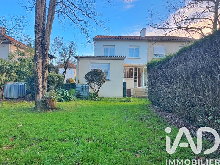 Maison à vendre - Sauzé-Vaussais - 4 pièces - 3 chambres