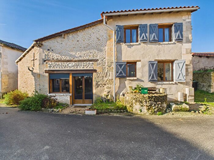 Maison à vendre - Aubeterre-sur-Dronne - 5 pièces - 3 chambres