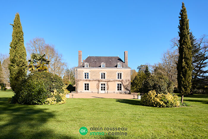 Lhôtellerie-de-Flée : Maison 10 pièces à vendre