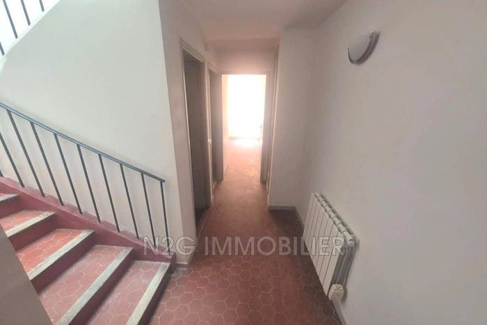 Secteur Sauvegarde, Grasse : Appartement 3 pièces à louer