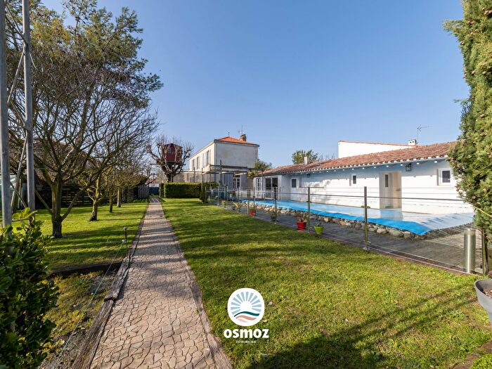 Maison à vendre - Bourgneuf - 14 pièces - 10 chambres