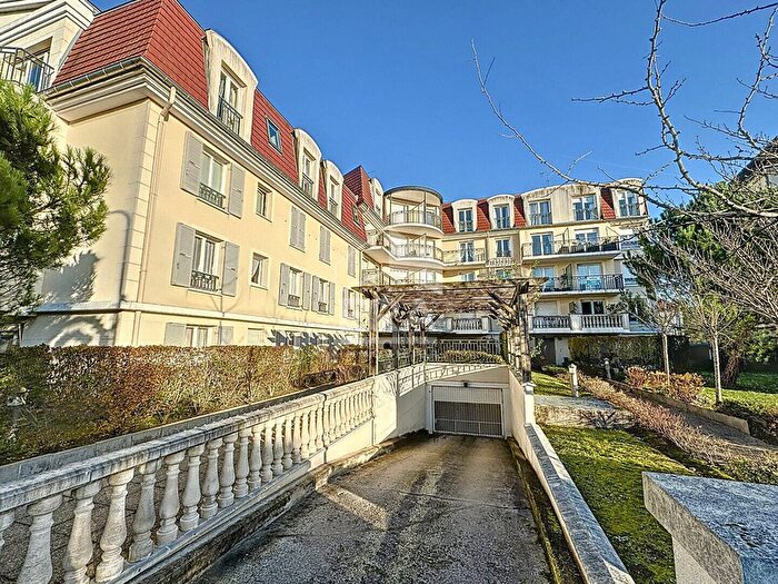 Appartement à louer - Est, Lamorlaye - 1 pièce