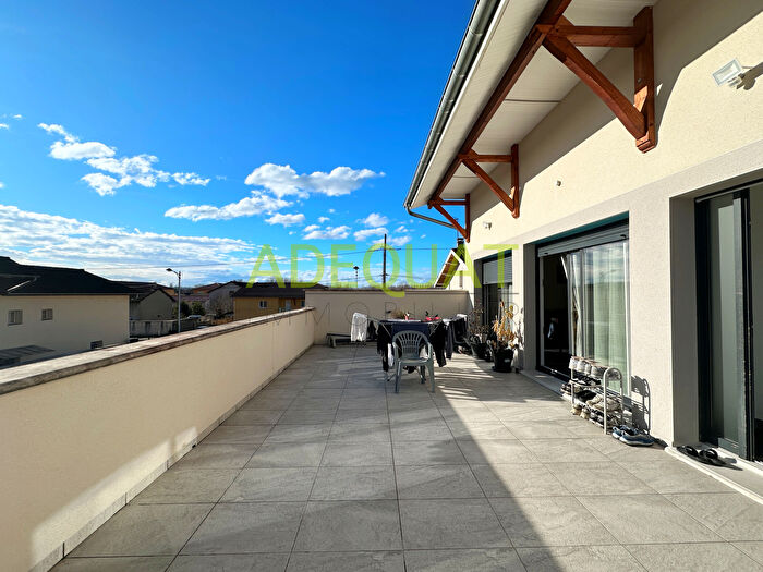 Appartement à louer - Bourgoin-Jallieu, Champfleuri et sa ceinture verte - 5 pièces - 4 chambres