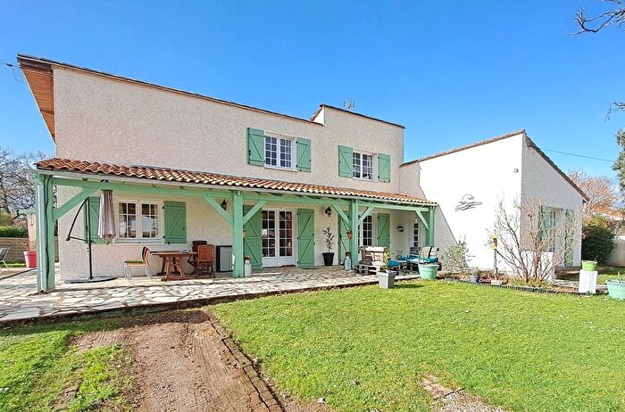 Maison à vendre - Saint-Médard-en-Jalles, Centre-ville - 7 pièces - 4 chambres