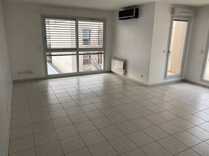 Appartement à louer - La Villette, Lyon ème arrondissement - 4 pièces - 3 chambres