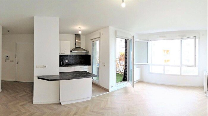 Appartement à louer - La Plaine Saint-Denis - 3 pièces - 2 chambres