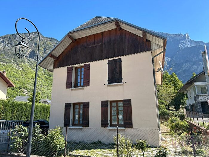 Maison 6 pièces à Saint-Julien-Mont-Denis, à vendre
